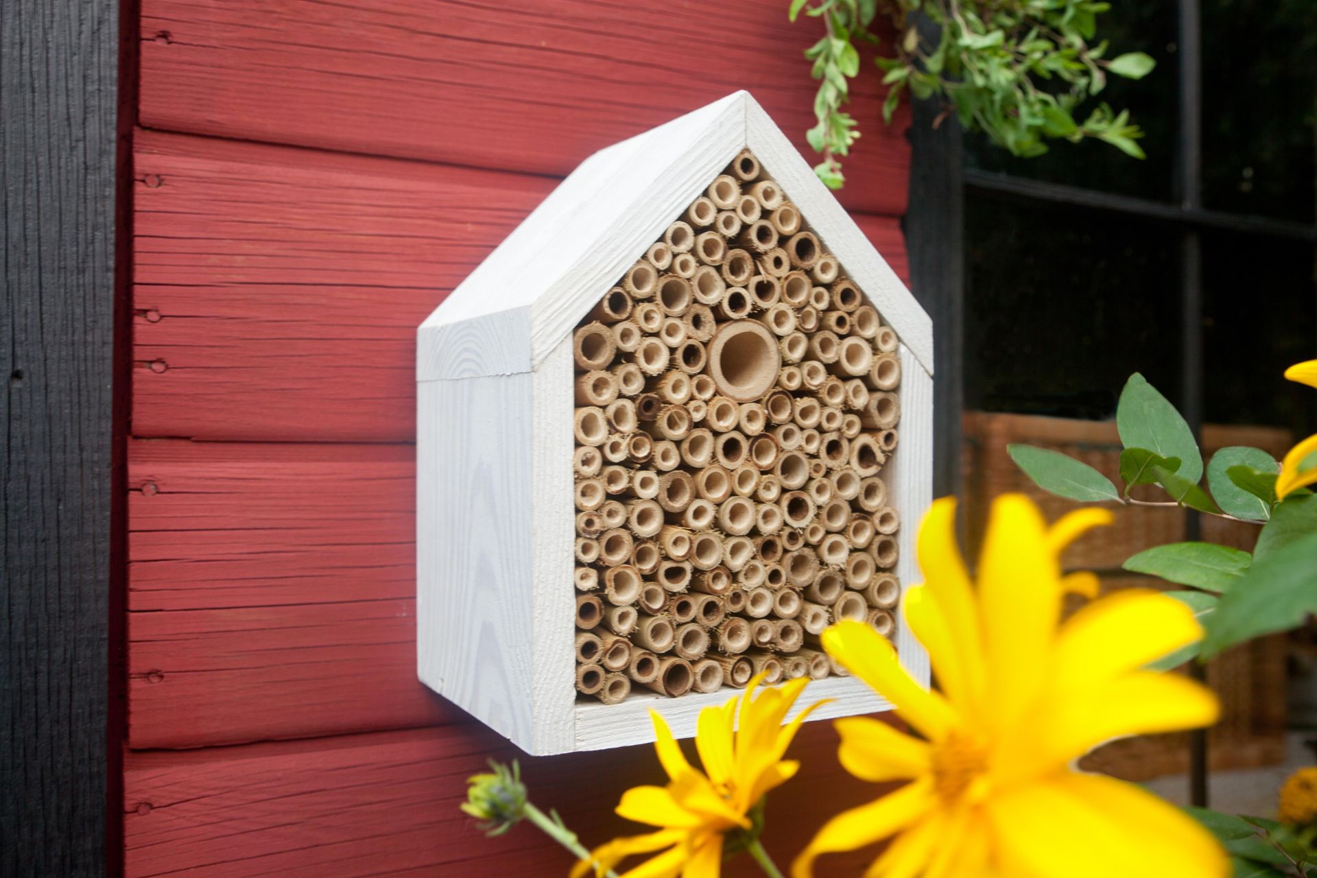 Insektenhotels kaufen als Bausatz direkt von Finnia Gartenwelt